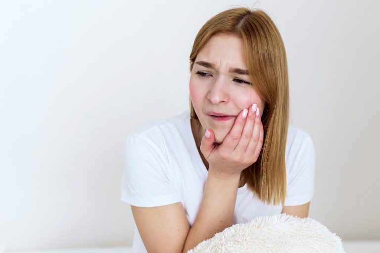 Ascesso gengivale, come curarlo rapidamente e prevenirlo